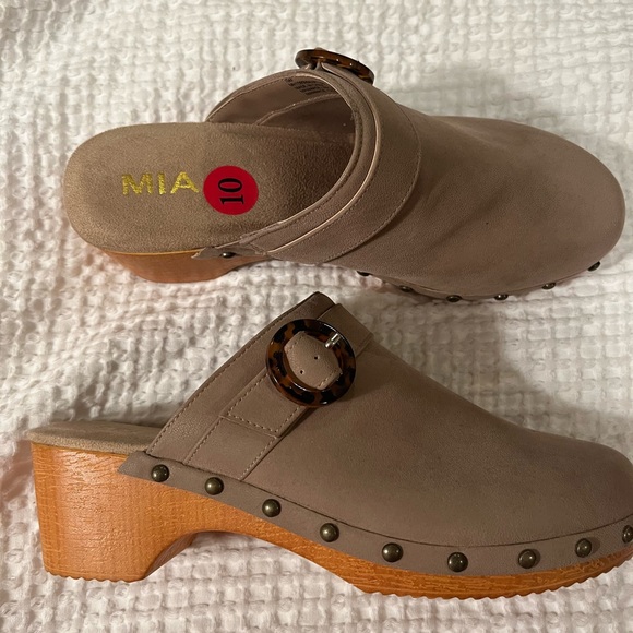 MIA | Shoes | Brand New Mia Suede Clogs | Poshmark